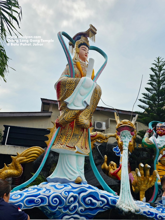 Chong Long Gong Temple 崇龙宫 & Si Hai Long Wang Temple 四海龙王大伯公庙 @ Batu ...